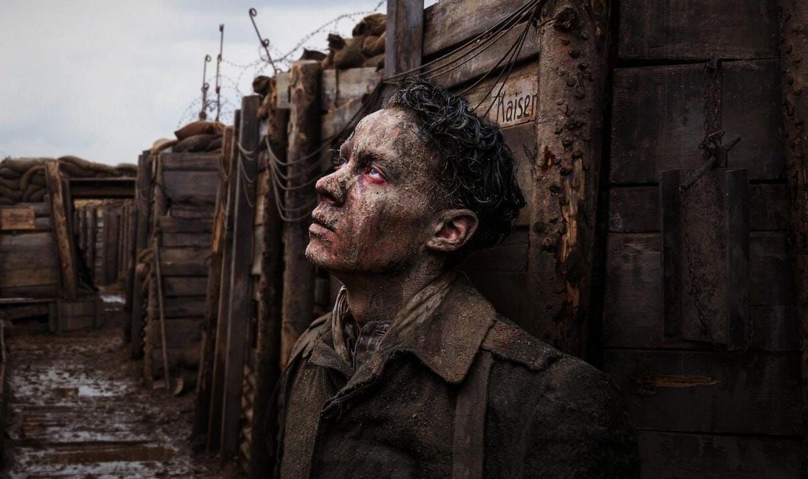 Does Paul die in All Quiet on the Western Front?