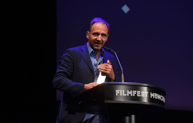 How did Ralph Fiennes get shredded at 60 for his role as Odysseus in ...