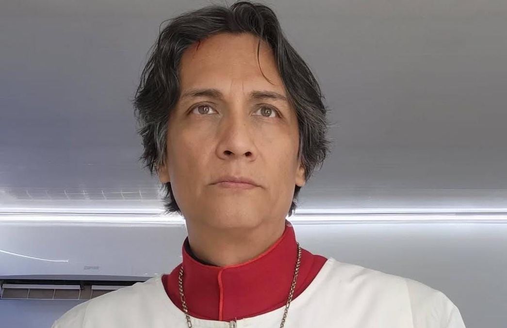 Who plays Benitez in Conclave