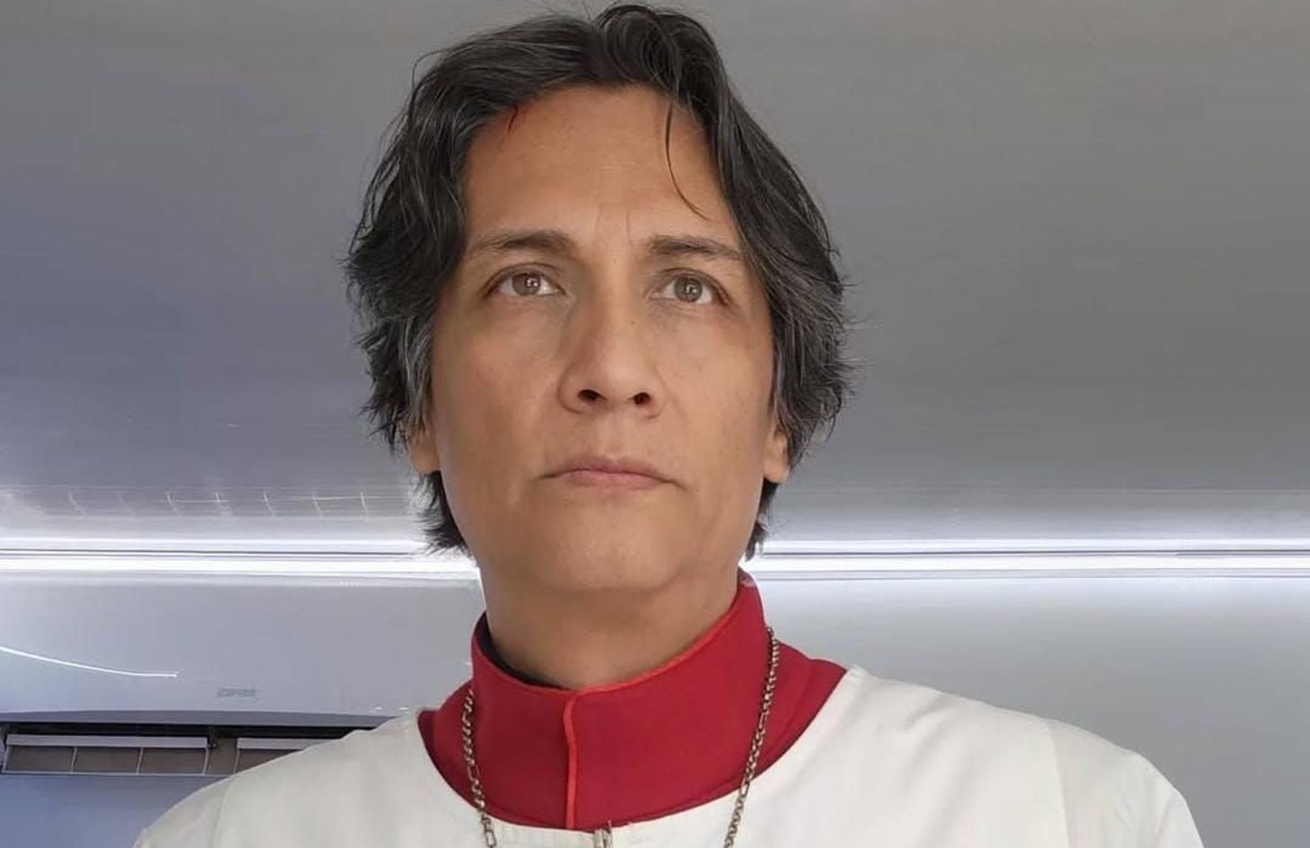 Who plays Benitez in Conclave