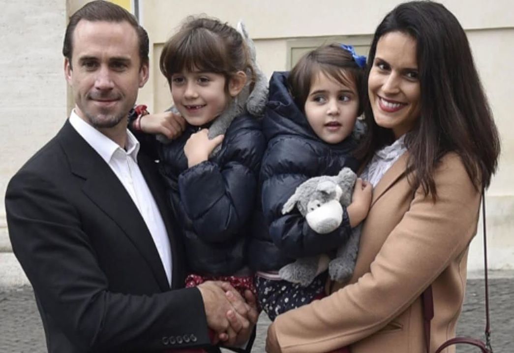 Joseph Fiennes Family - Father, Mother, Siblings, Wife, Kids