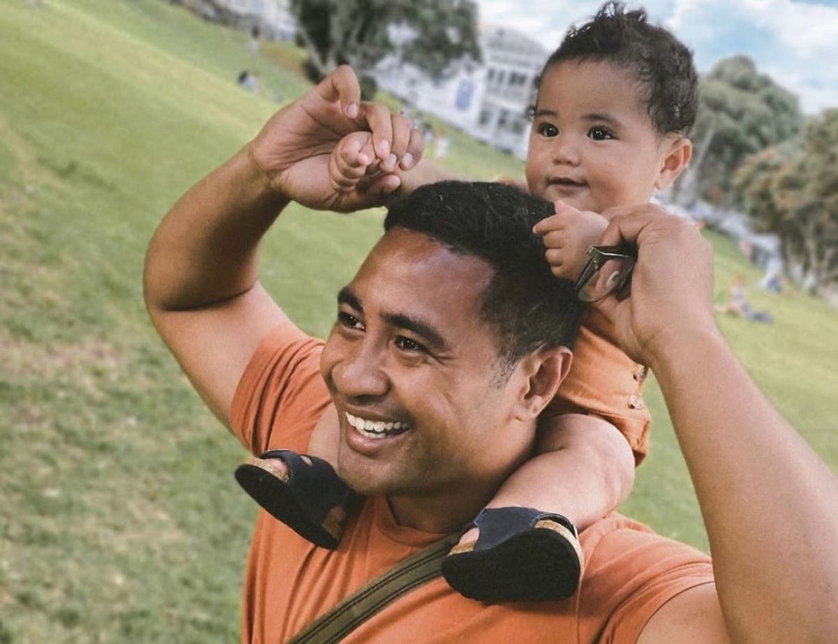 Who are the cast of Ash?