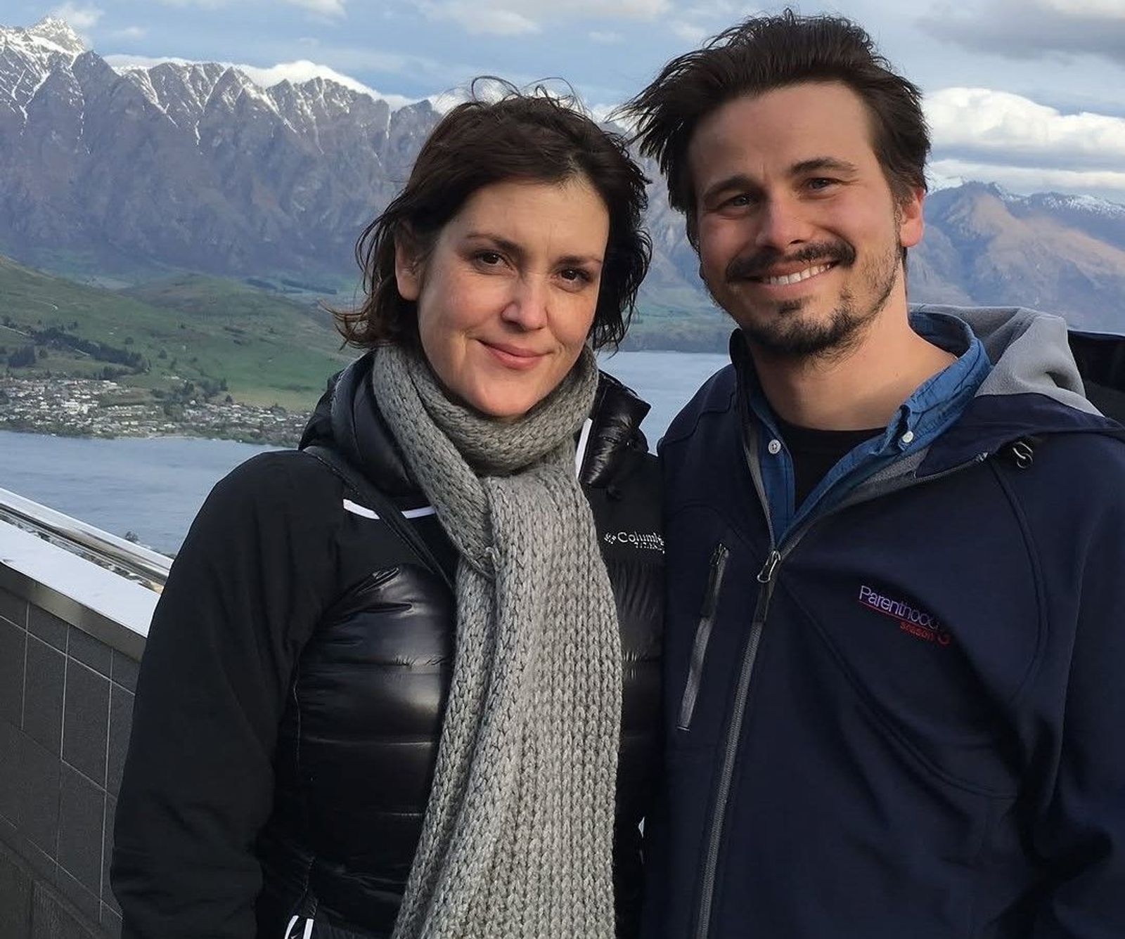 Who is Melanie Lynskey husband?