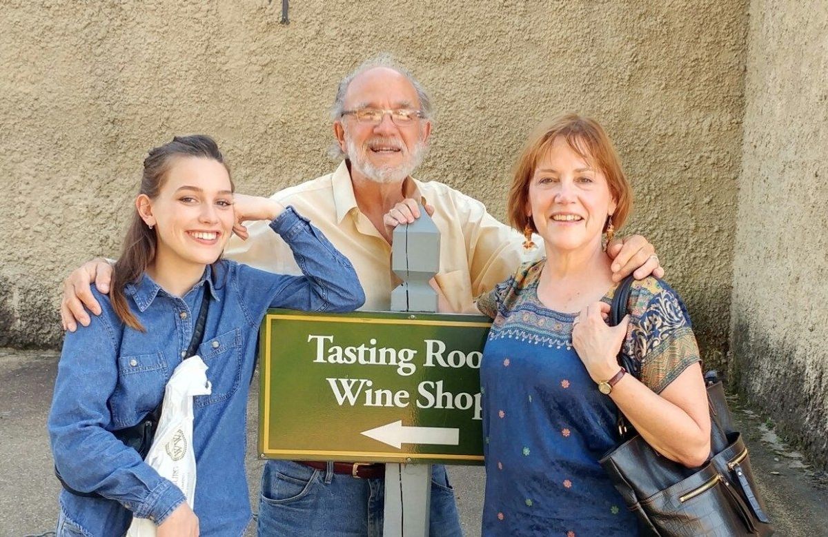 Who are Victoria Pedretti's family members?