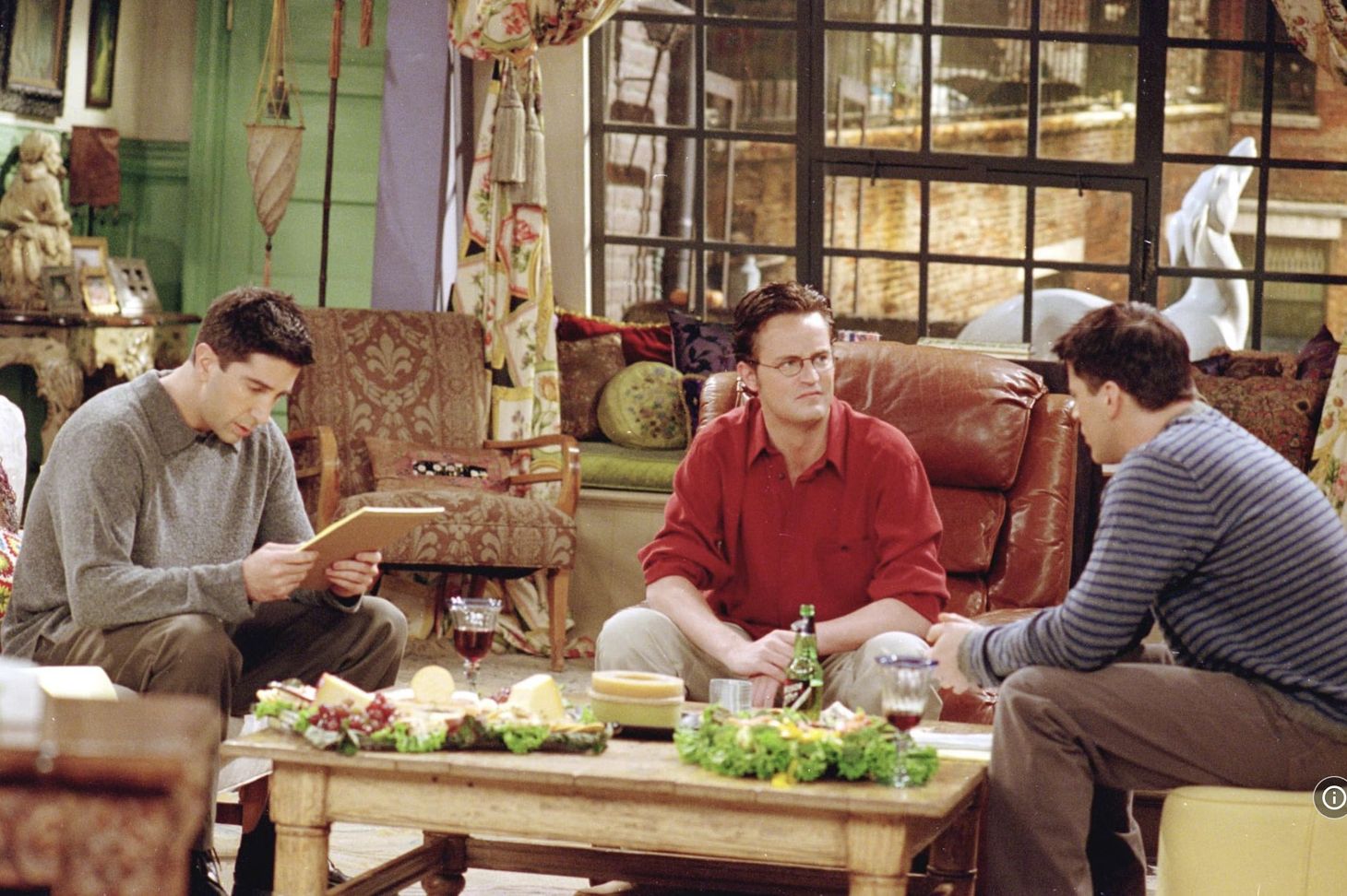 Friends thankgiving episodes: From Brad Pitt to turkey heads: A ...