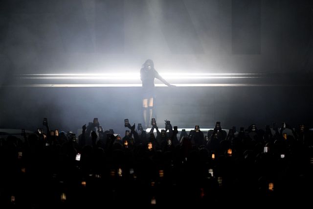 What songs did Charli XCX perform at the 2025 US 'Brat' tour debut ...