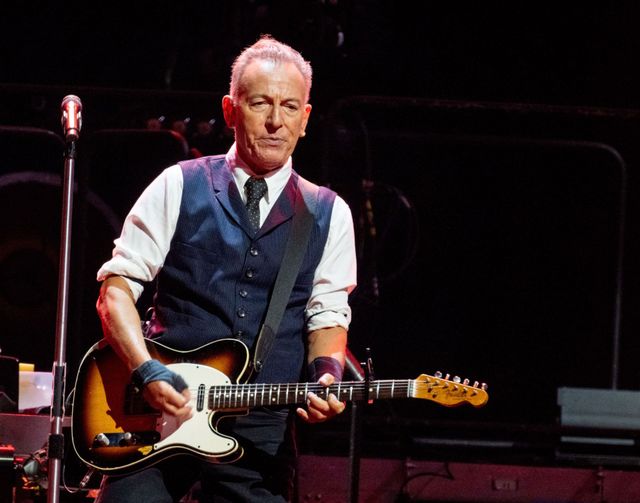 Fact Check: Did Bruce Springsteen fall on stage in wake of anti-Trump ...