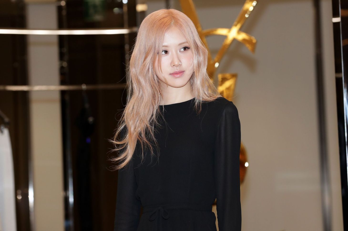 “So wholesome”: Netizens react as BLACKPINK’s Rosé and Lewis Hamilton ...