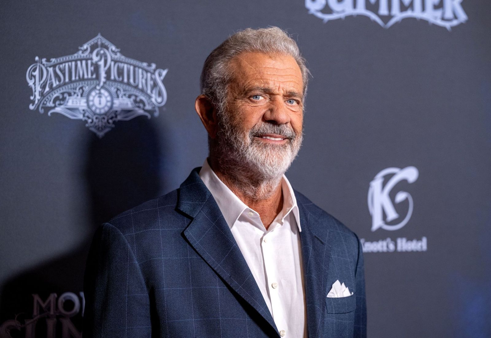 “He’s not my friend” - Jason Isaacs reveals reason behind Mel Gibson ...