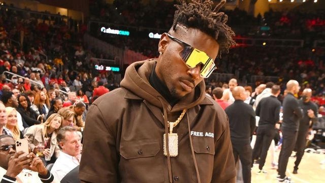 How is Antonio Brown connected to Super Bowl protester Zul-Qarnain ...
