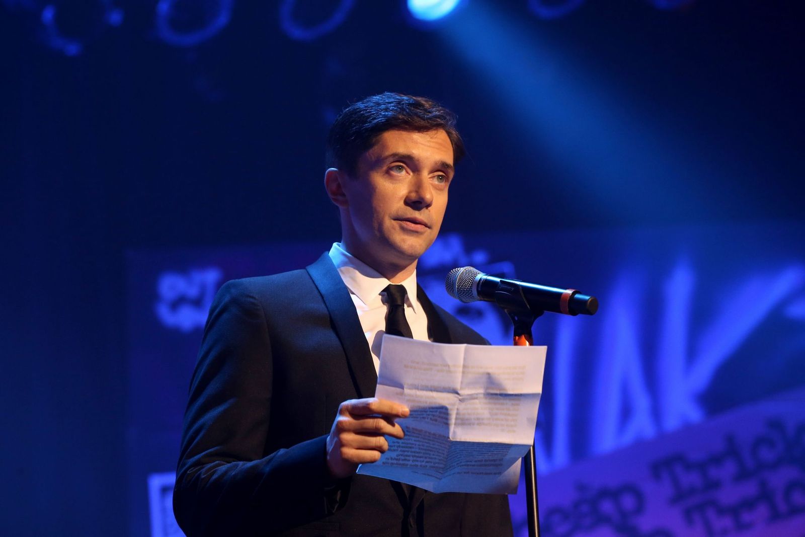 These 7 Topher Grace movies are a must-watch for you if you love the actor