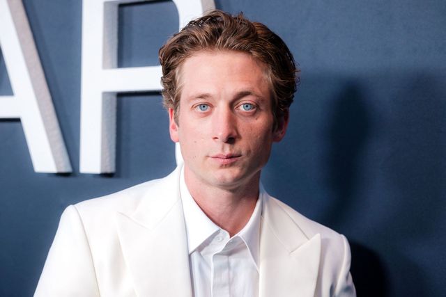 Is Jeremy Allen White married? All we know as Bear costar Molly Gordon ...