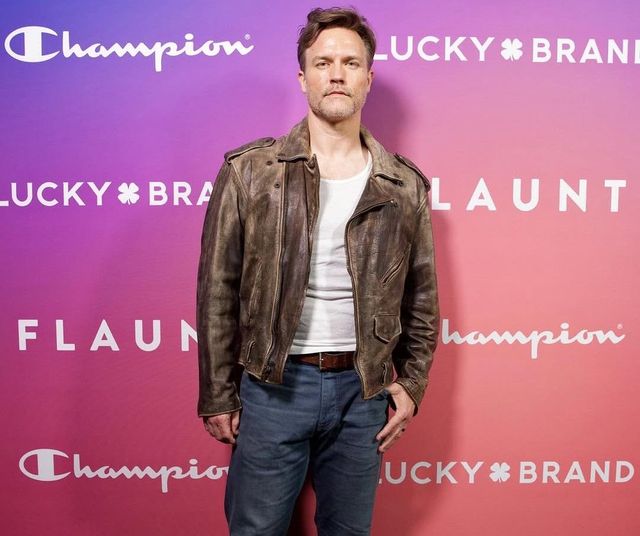 Scott Porter Family – Father, Mother, Siblings, Wife, Children