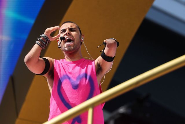 How did Emmanuel Kelly make history at the FIFA Club World Cup halftime show?