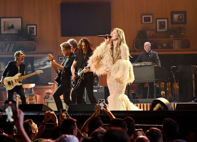 How many kids does Kelly Clarkson have? Singer brings daughter River ...