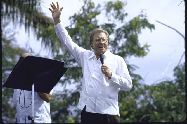Jimmy Swaggart Dead at 90: A Look at His Family, Wife Frances, and Son ...