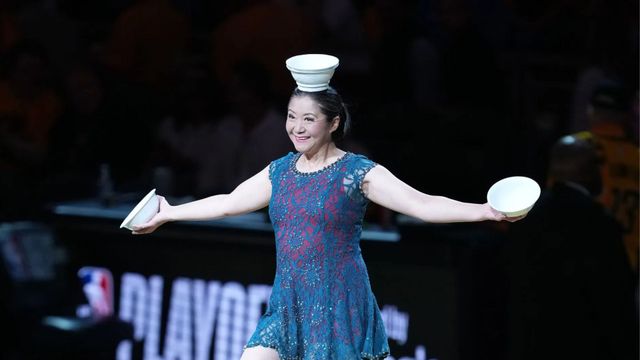 What happened to Red Panda during the WNBA Commissioner's Cup halftime show? Halftime legend ...