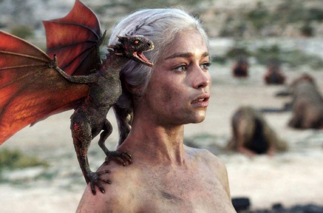 5 best Emilia Clarke scenes in Game of Thrones that prove the Khaleesi ...