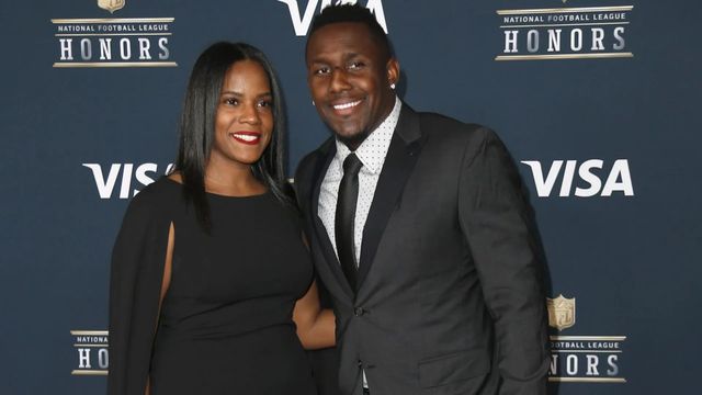 Why was Thomas Davis’ estranged wife Kelly Davis arrested? Charges explored