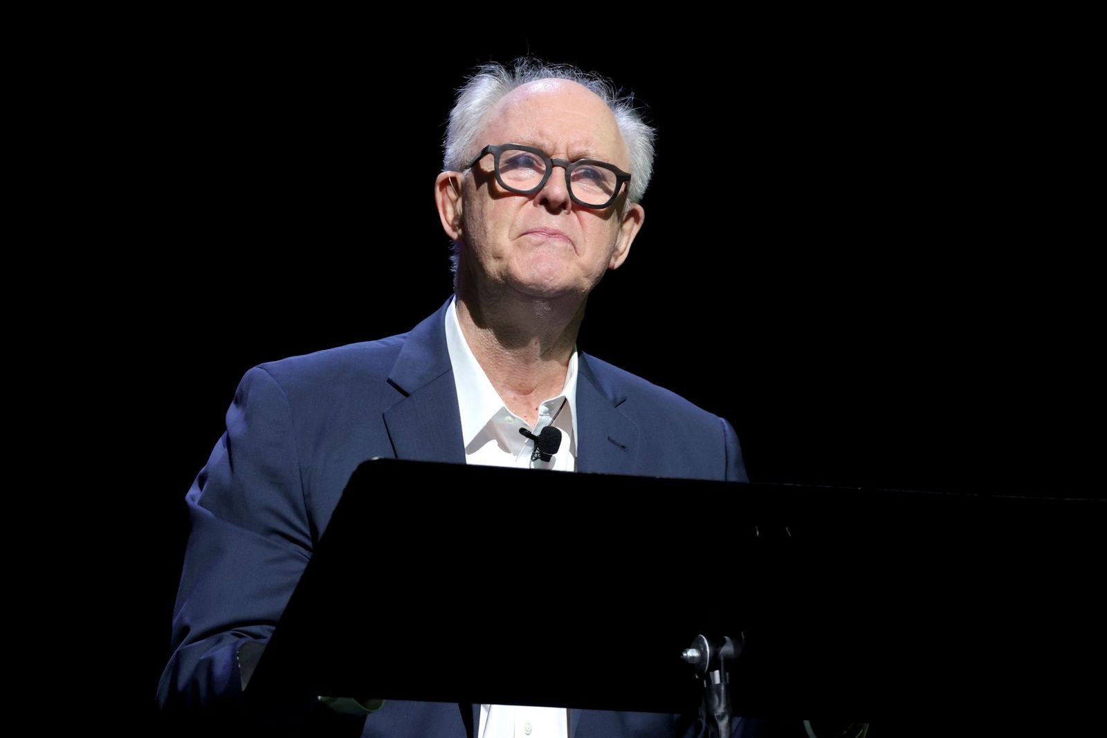 First look of John Lithgow as Dumbledore in the HBO Harry Potter show ...