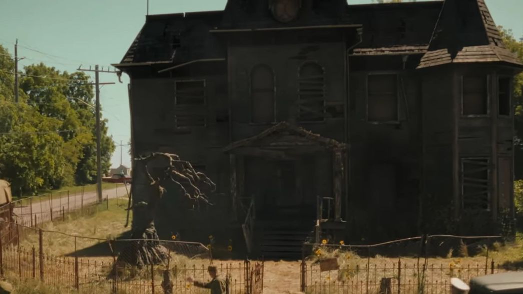 It: Welcome to Derry - Pennywise the Clown returns in an eerie new Red ...