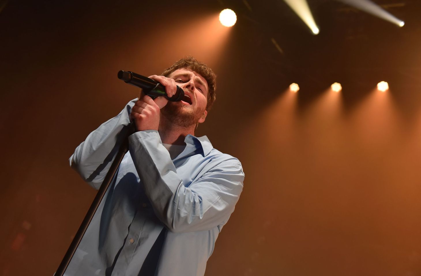 How does Alex Warren keep his parents' memory alive? Singer opens up ...