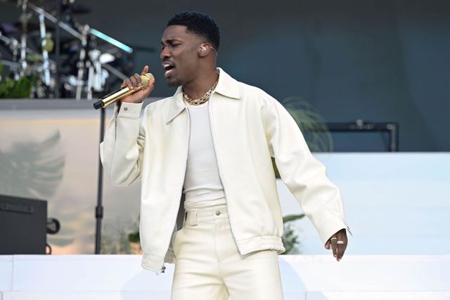What songs did Giveon perform at his 'Dear Beloved, The Tour' kickoff ...