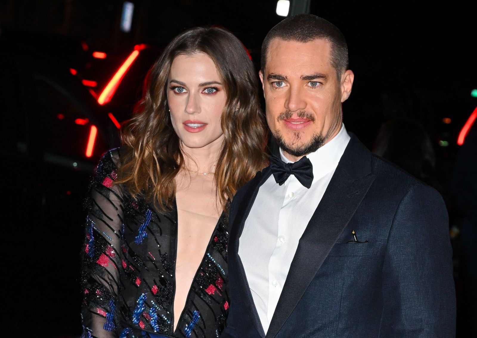 Allison Williams: What made Allison Williams fall for Alexander Dreymon ...