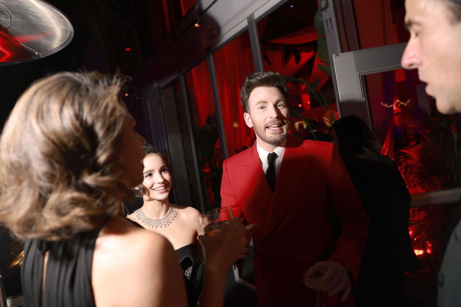 "Captain america officially entering dad era": Internet reacts as Chris ...