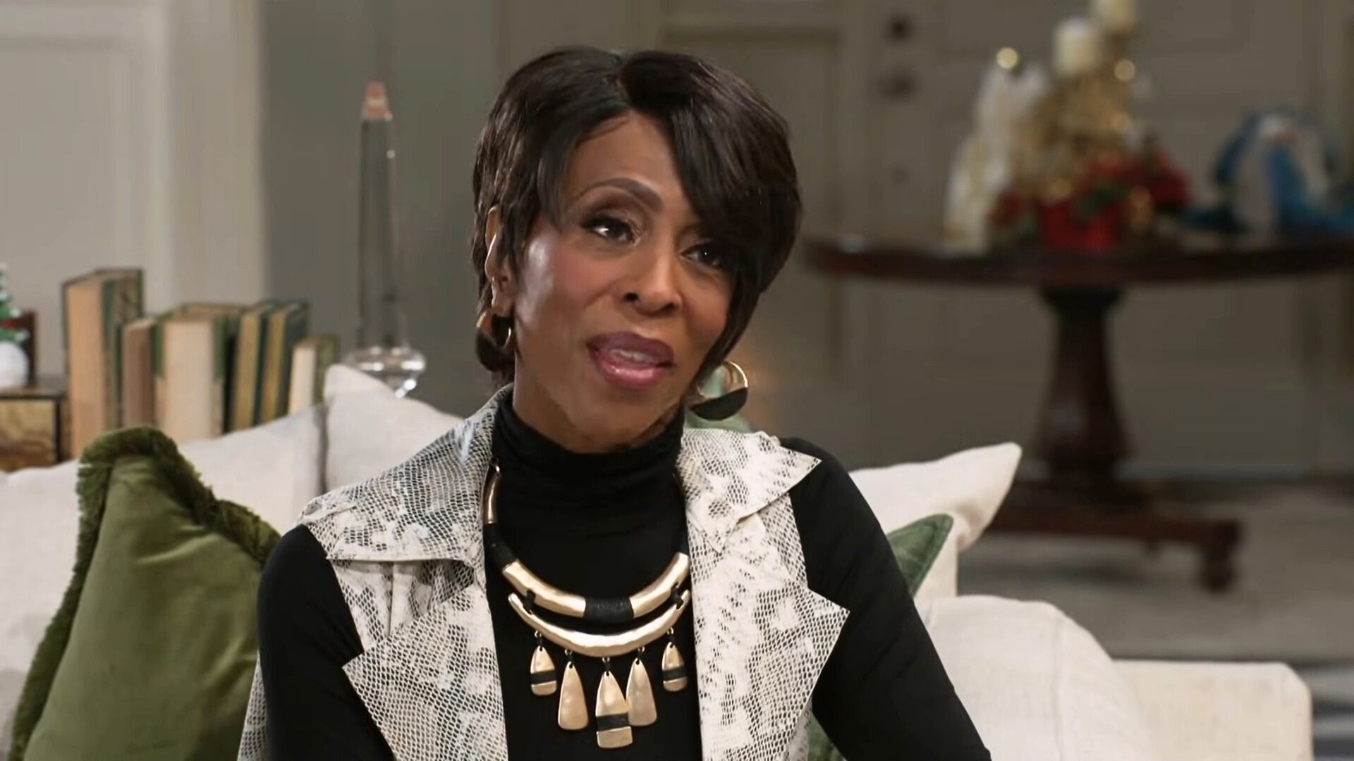 Beyond the Gates Spoilers, December 19th: Sharon and Tracy rally around ...