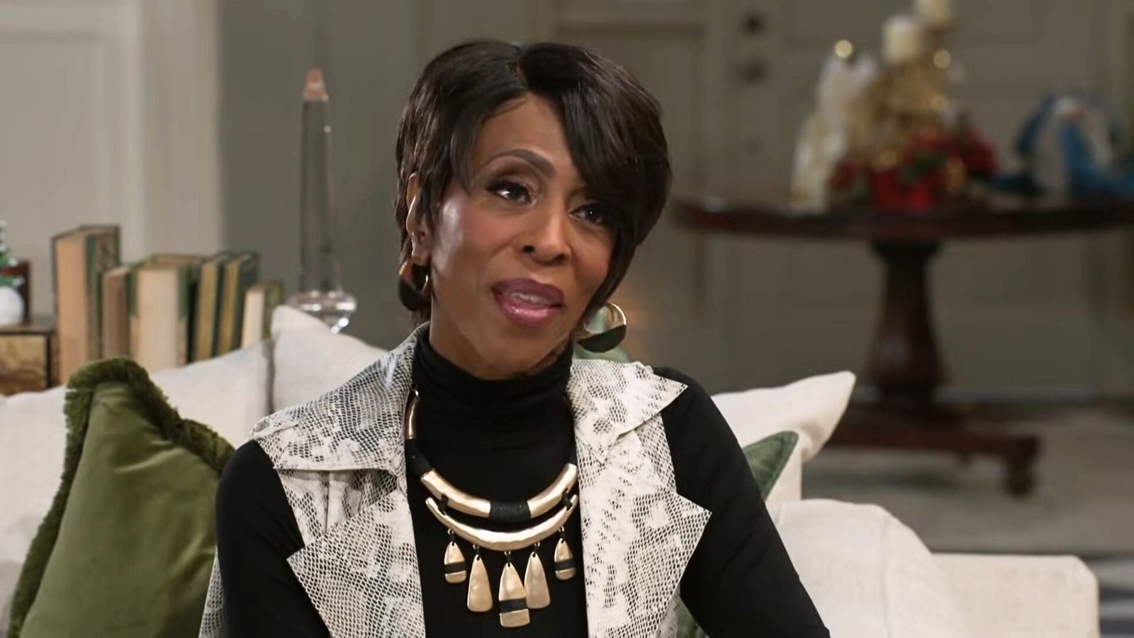 Beyond the Gates Spoilers, December 19th: Sharon and Tracy rally around ...