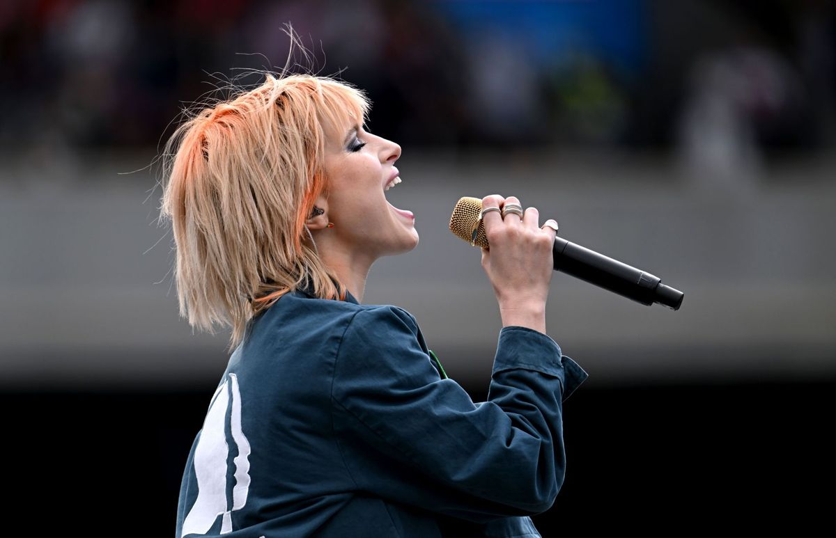 Why is Hayley Williams revisiting Paramore's emotional hit? Frontwoman ...