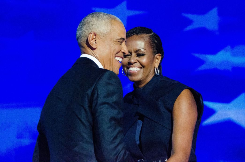 "The woman who lights up every room": Former president Barack Obama ...