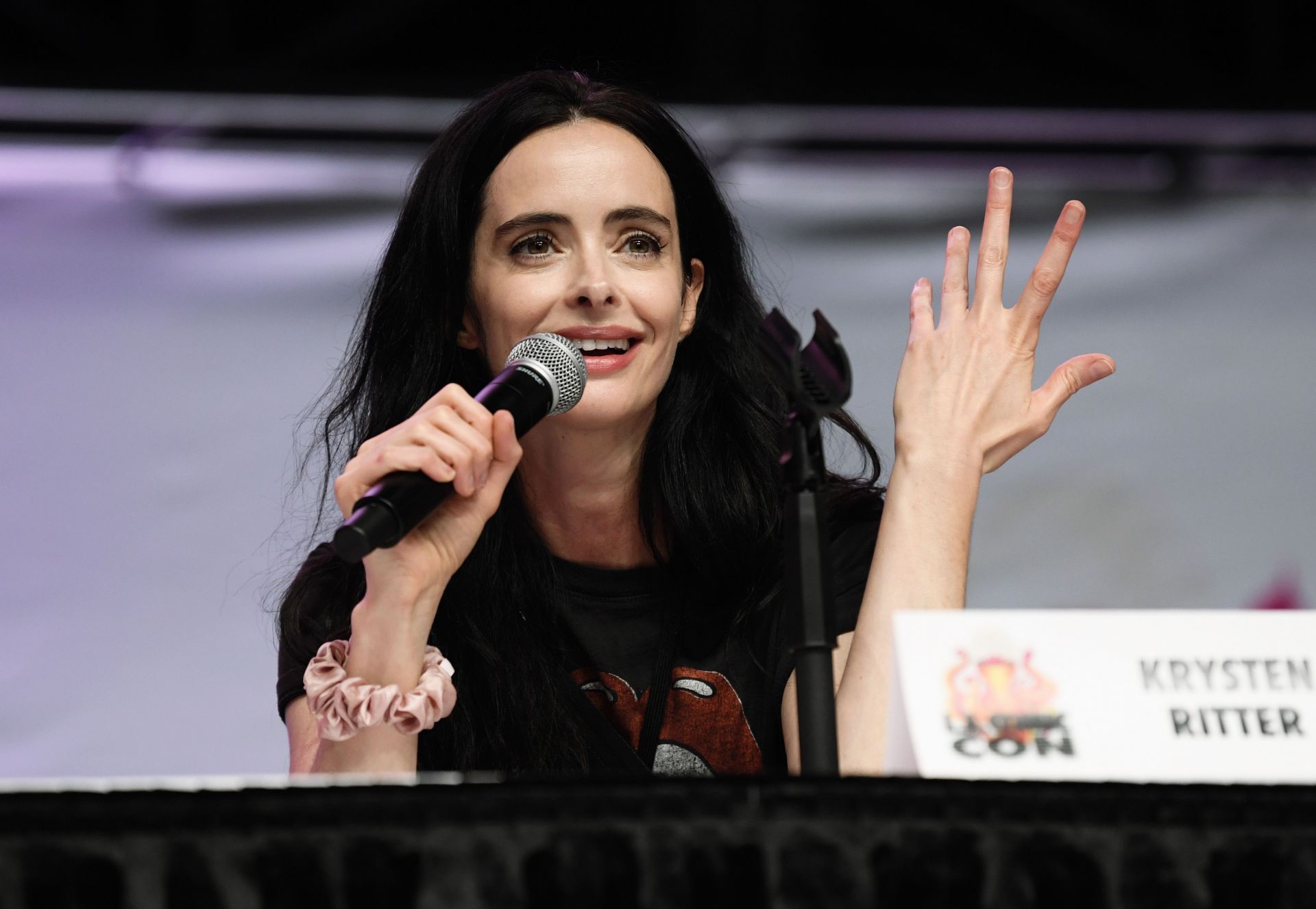 Krysten Ritter teases what fans can expect from Jessica Jones in ...