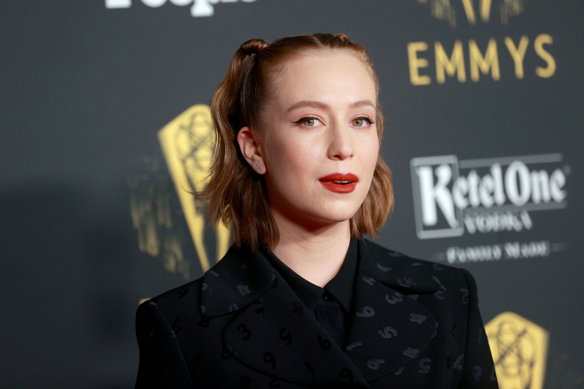 “Really crazy”: Hacks’ Hannah Einbinder addresses the ‘bizarre ...