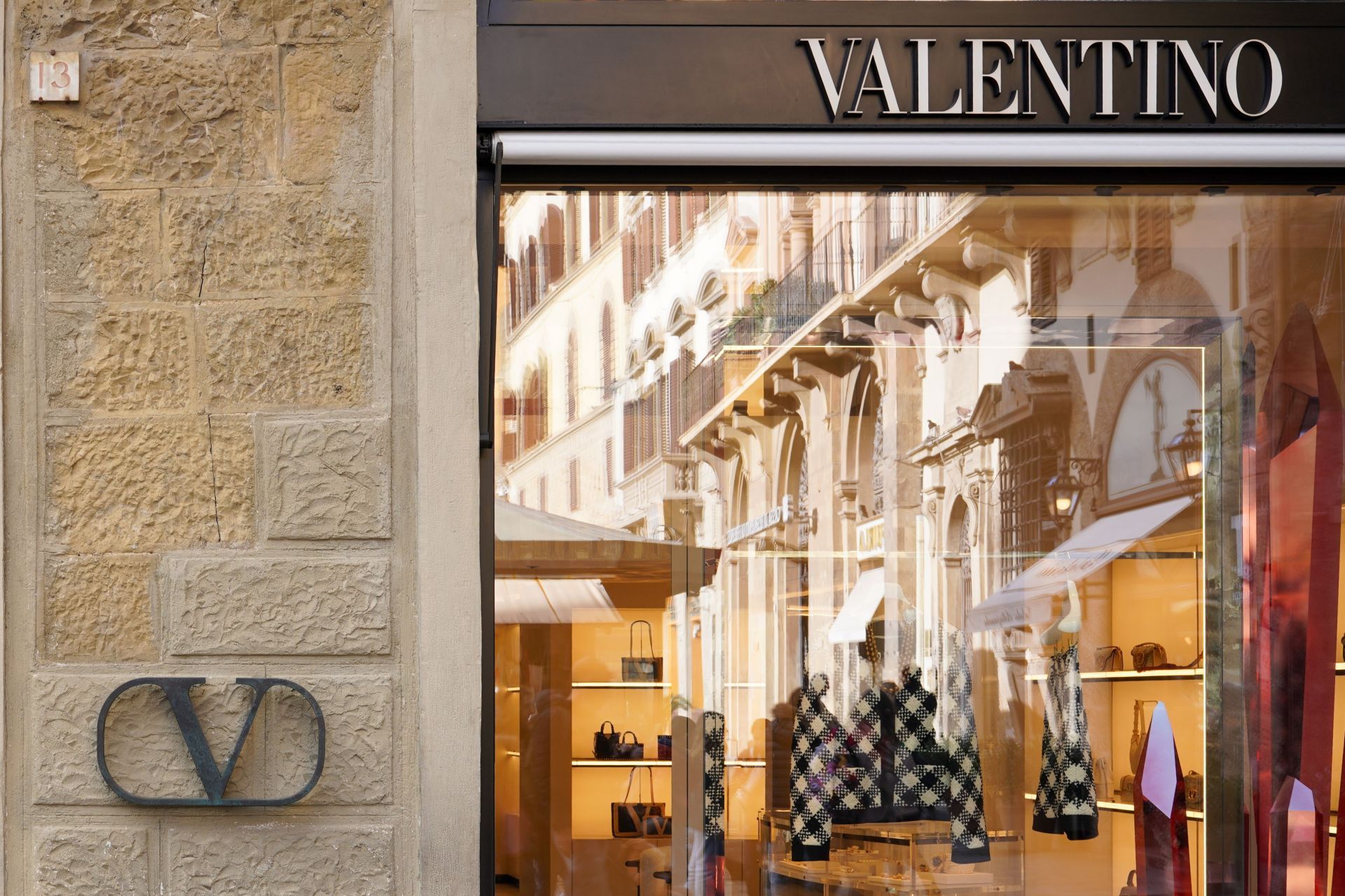 When did Valentino Garavani start his Italian luxury brand? Details ...