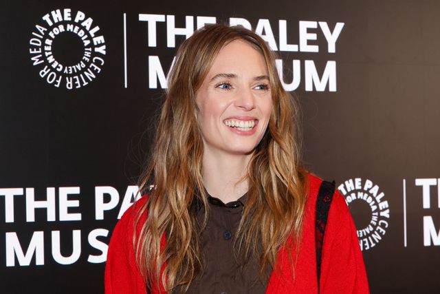 "I would like to do this" Stranger Things star Maya Hawke improvised an ...