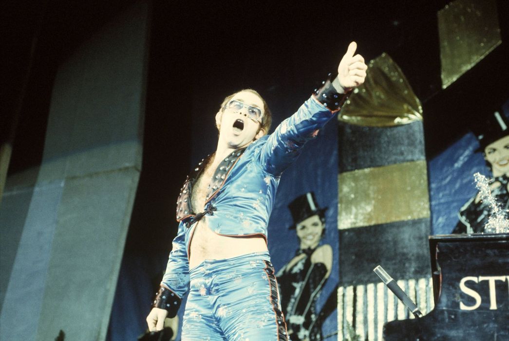 What do Elton John's most famous photos reveal? Photographers behind ...