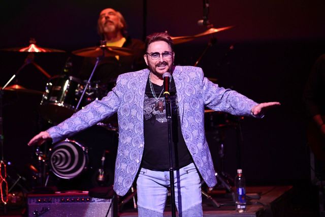 Who is Chuck Negron’s wife, Ami Albea Negron? All about his ...