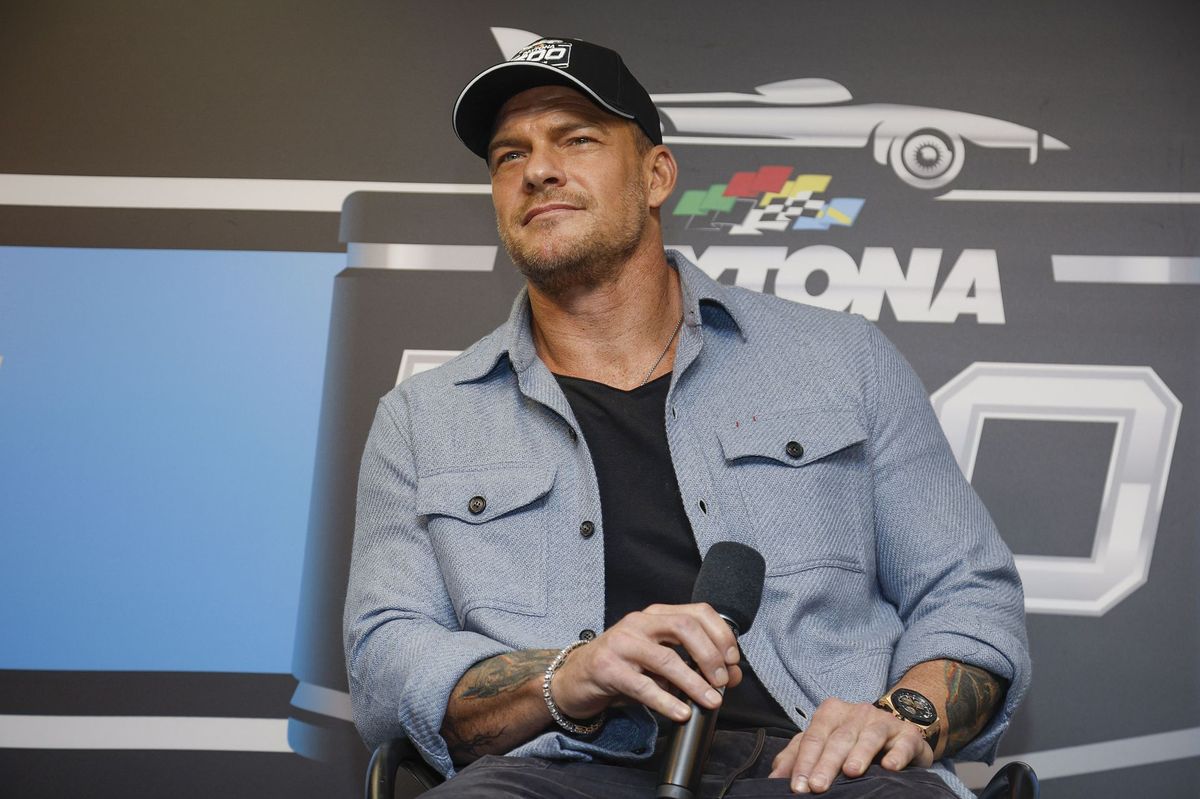 “He shoved me”: New bodycam footage from police shows Alan Ritchson ...