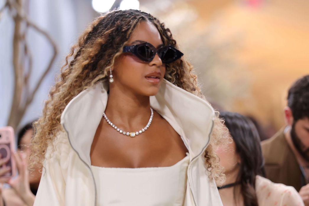 "A future icon rising": Internet reacts as Blue Ivy brings cool-girl ...