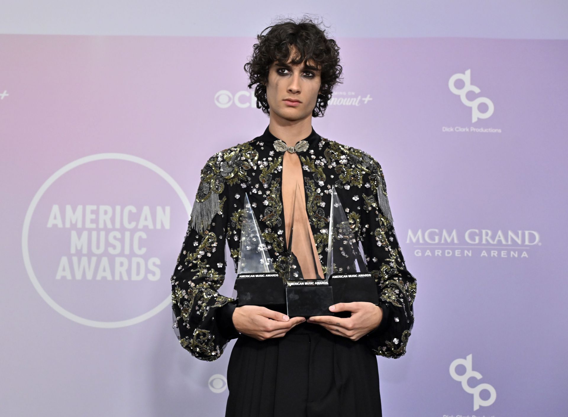 “Looks like Harry Potter”: Internet reacts to Sombr’s look for American ...