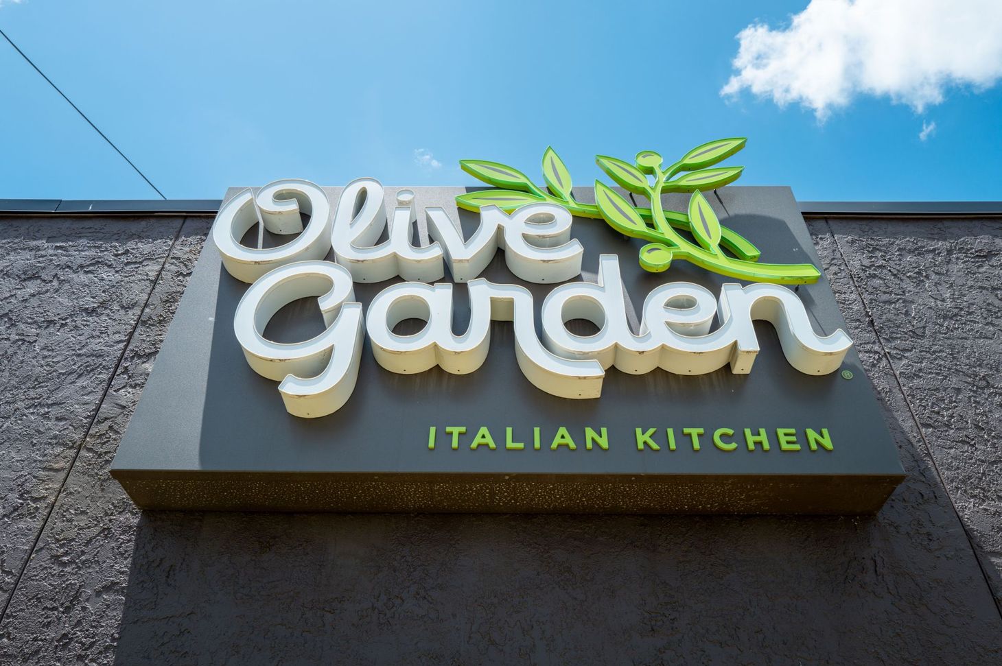 Why is Olive Garden under fire for firing an employee? Complete ...