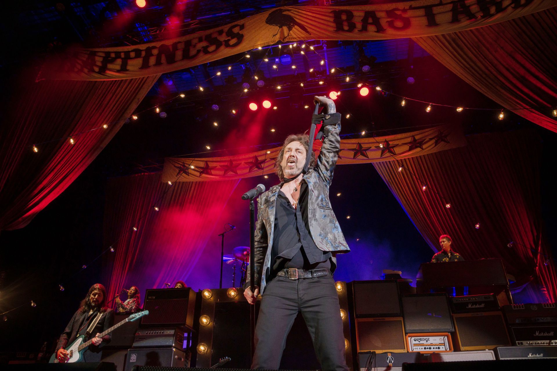 Why was Chris Robinson booed during Tampa show? Complete controversy ...